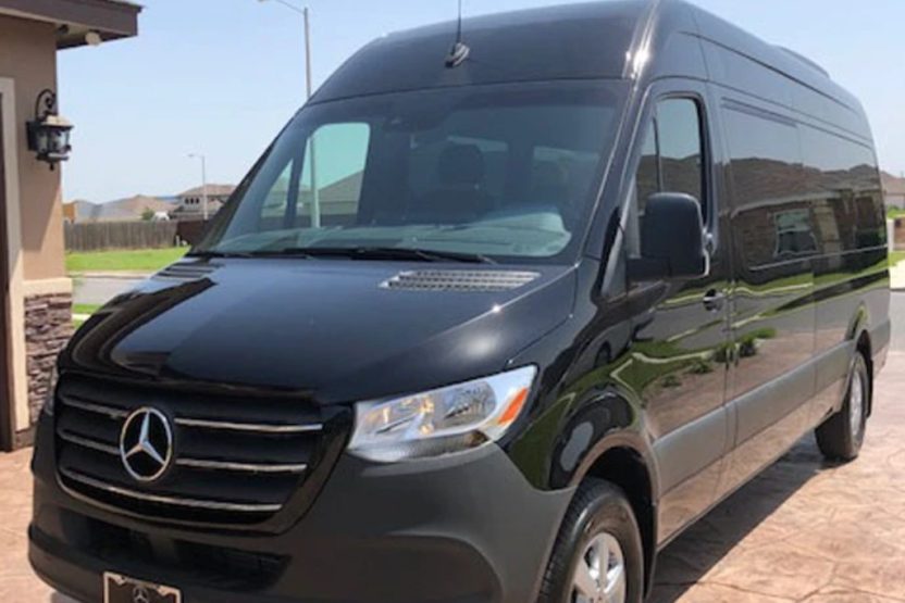 Sprinter Van vs. Minibus: Which is the Best Option?